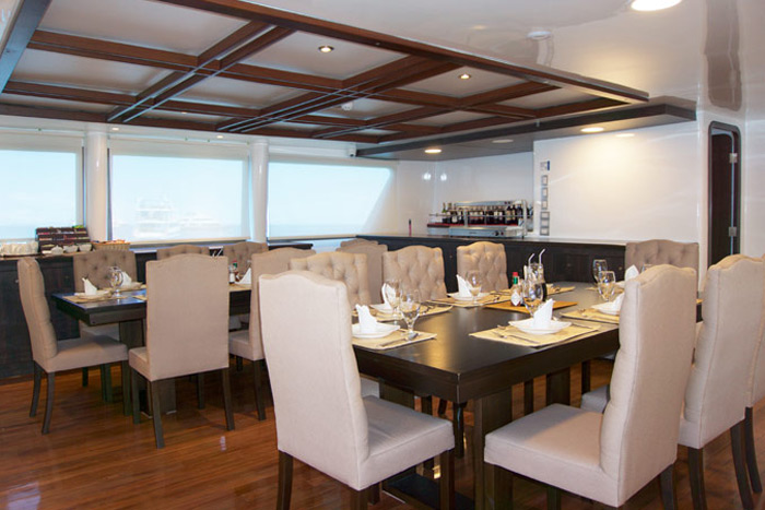 Luxury Catamaran Cormorant - Galapagos Islands .com